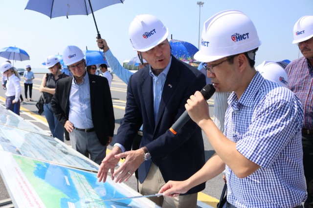 THE GOVERNOR OF NEBRASKA, USA PAID A VISIT TO HAIPHONG INTERNATIONAL ...