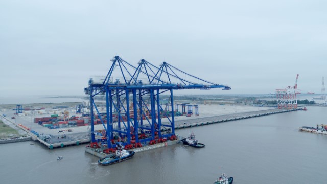 03 MOST GIGANTIC STS CRANES IN VIETNAM ARRIVED AT HAIPHONG ...